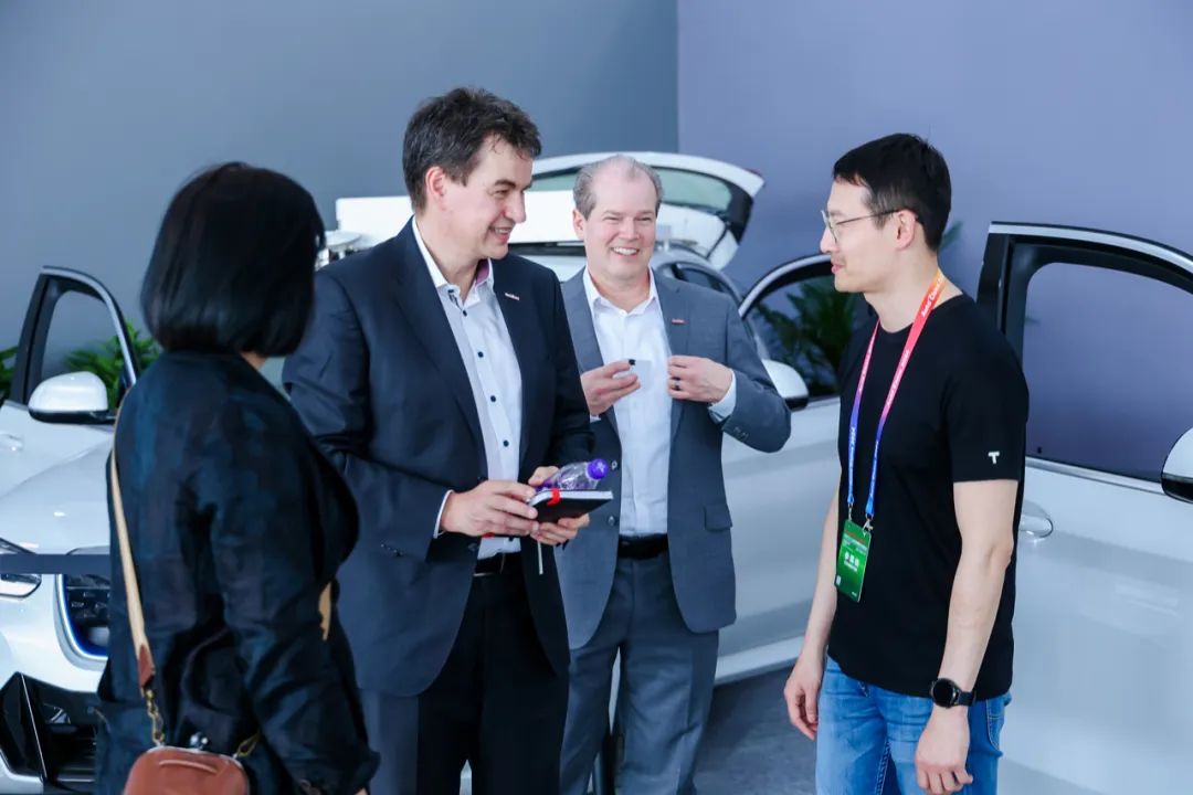 未来视界，近在眼前｜FUTURUS北京车展首日精彩瞬间 - FUTURUS未来黑科技 —— 未来人机交互技术引领者